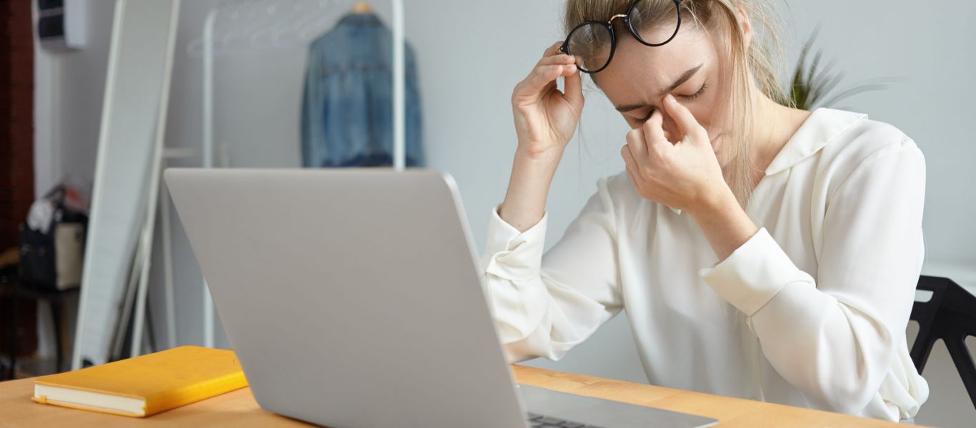 Σε τι απόσταση πρέπει να είναι η οθόνη του υπολογιστή από τα μάτια ...